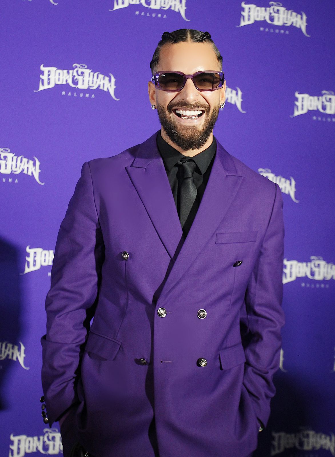 Maluma usa look de estilista brasileiro em lançamento de álbum ...